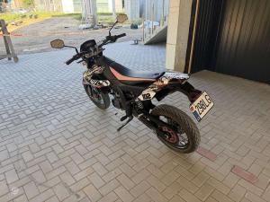 Melns Aprilia SX 2021 Kauņa, ar dzinēja tilpumu 0.13 L un nobraukumu 7 tūkst. km par 2300 €, foto 5 vietnē AUTOMOTO.COM.LV