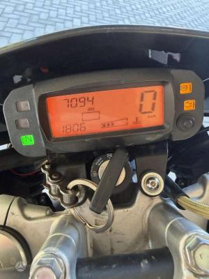 Melns Aprilia SX 2021 Kauņa, ar dzinēja tilpumu 0.13 L un nobraukumu 7 tūkst. km par 2300 €, foto 9 vietnē AUTOMOTO.COM.LV