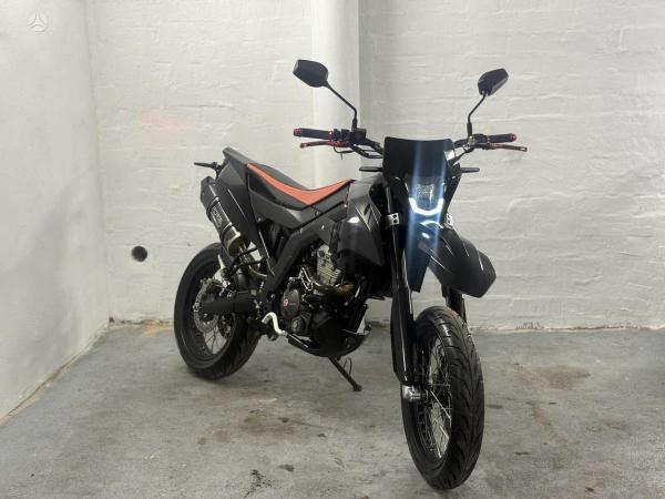 Melns Aprilia SX 2021 Marijampole, ar dzinēja tilpumu 0.13 L un nobraukumu 32 tūkst. km par 1550 €, foto 1 vietnē AUTOMOTO.COM.LV