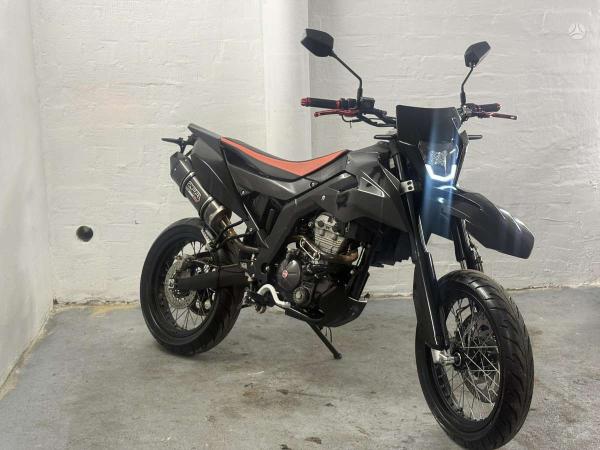 Melns Aprilia SX 2021 Marijampole, ar dzinēja tilpumu 0.13 L un nobraukumu 32 tūkst. km par 1550 €, foto 2 vietnē AUTOMOTO.COM.LV