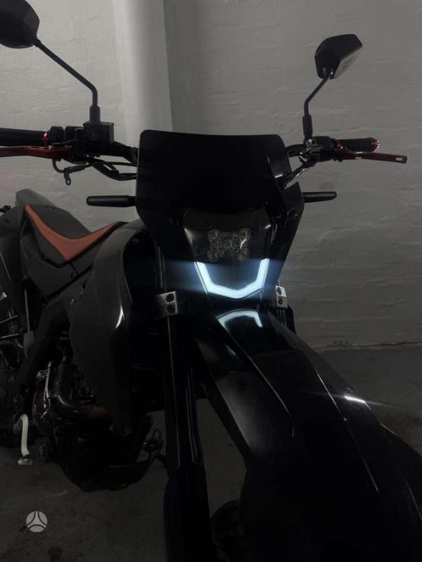 Melns Aprilia SX 2021 Marijampole, ar dzinēja tilpumu 0.13 L un nobraukumu 32 tūkst. km par 1550 €, foto 3 vietnē AUTOMOTO.COM.LV