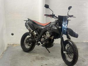 Melns Aprilia SX 2021 Marijampole, ar dzinēja tilpumu 0.13 L un nobraukumu 32 tūkst. km par 1550 €, foto 3 vietnē AUTOMOTO.COM.LV