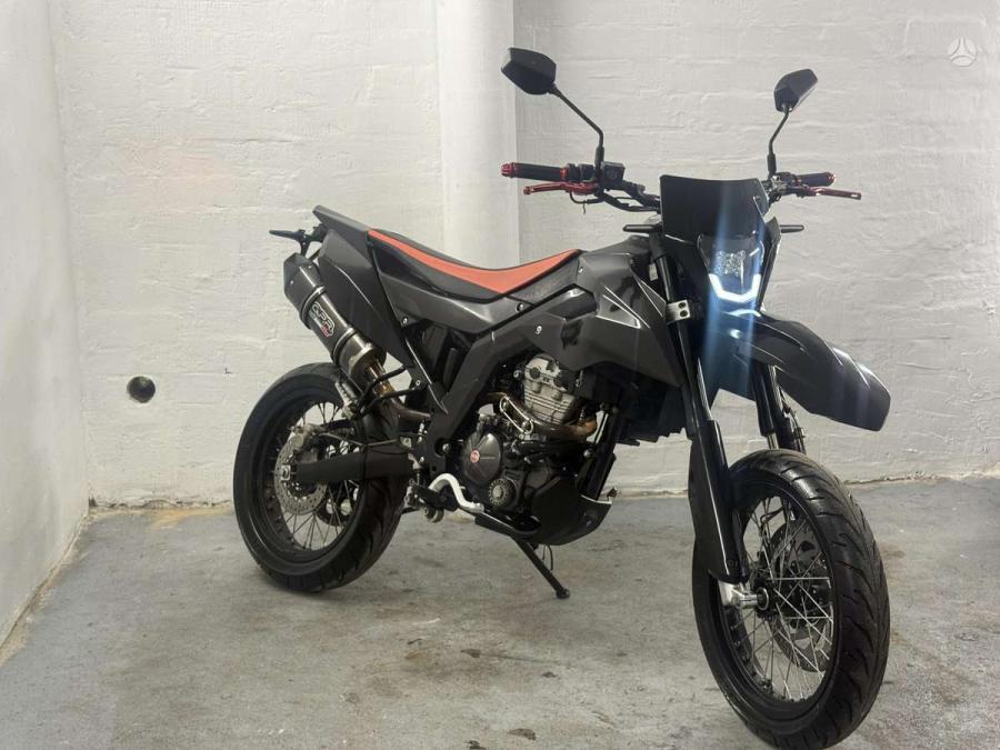Melns Aprilia SX 2021 Marijampole, ar dzinēja tilpumu 0.13 L un nobraukumu 32 tūkst. km par 1550 €, foto 3 vietnē AUTOMOTO.COM.LV