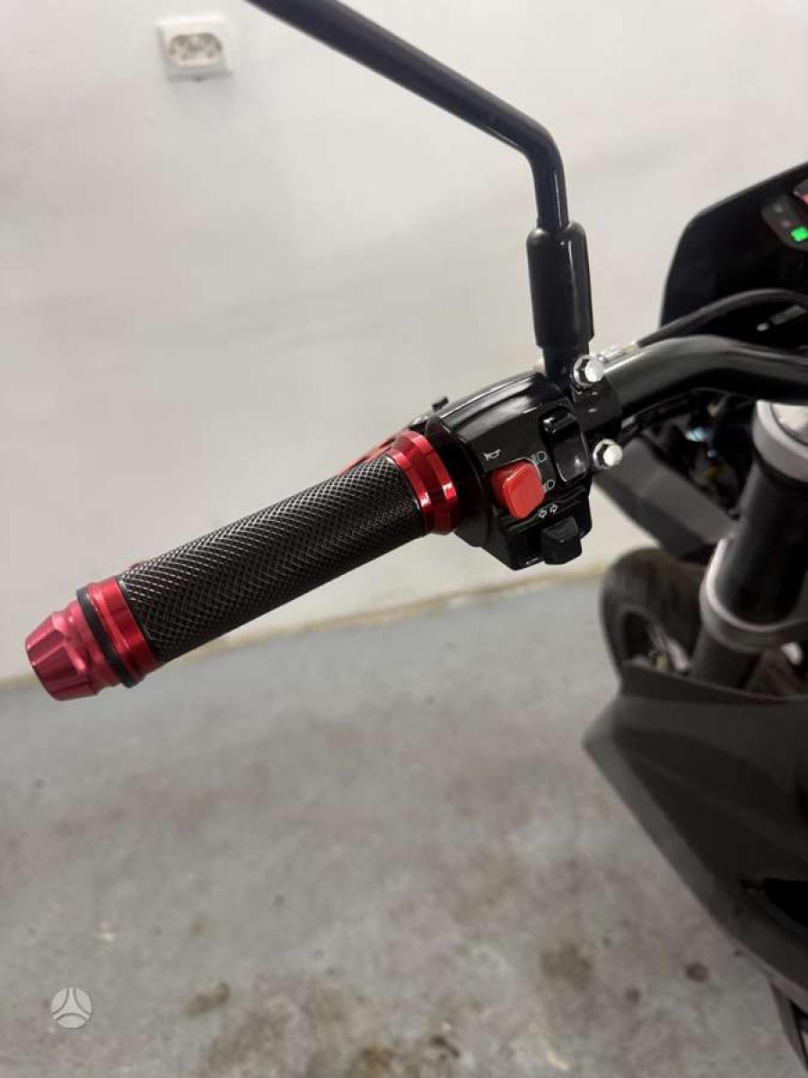 Melns Aprilia SX 2021 Marijampole, ar dzinēja tilpumu 0.13 L un nobraukumu 32 tūkst. km par 1550 €, foto 23 vietnē AUTOMOTO.COM.LV