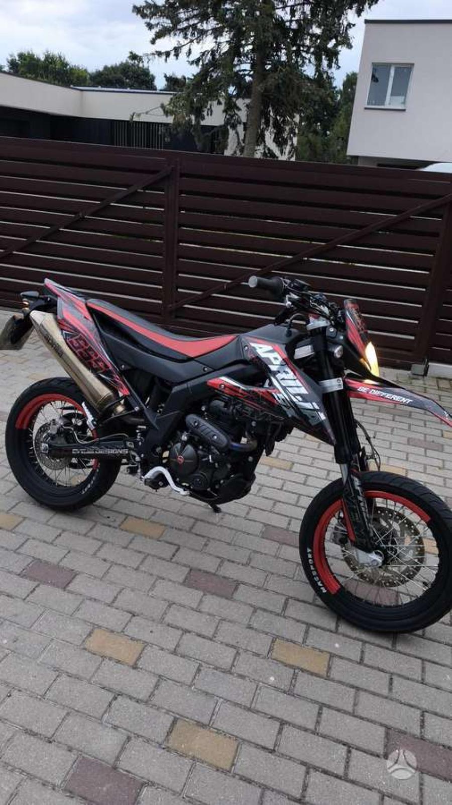 Melns Aprilia SX 2021 Kauņa, ar dzinēja tilpumu 0.12 L un nobraukumu 7 tūkst. km par 2950 €, foto 1 vietnē AUTOMOTO.COM.LV