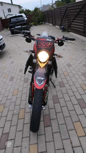 Melns Aprilia SX 2021 Kauņa, ar dzinēja tilpumu 0.12 L un nobraukumu 7 tūkst. km par 2950 €, foto 3 vietnē AUTOMOTO.COM.LV