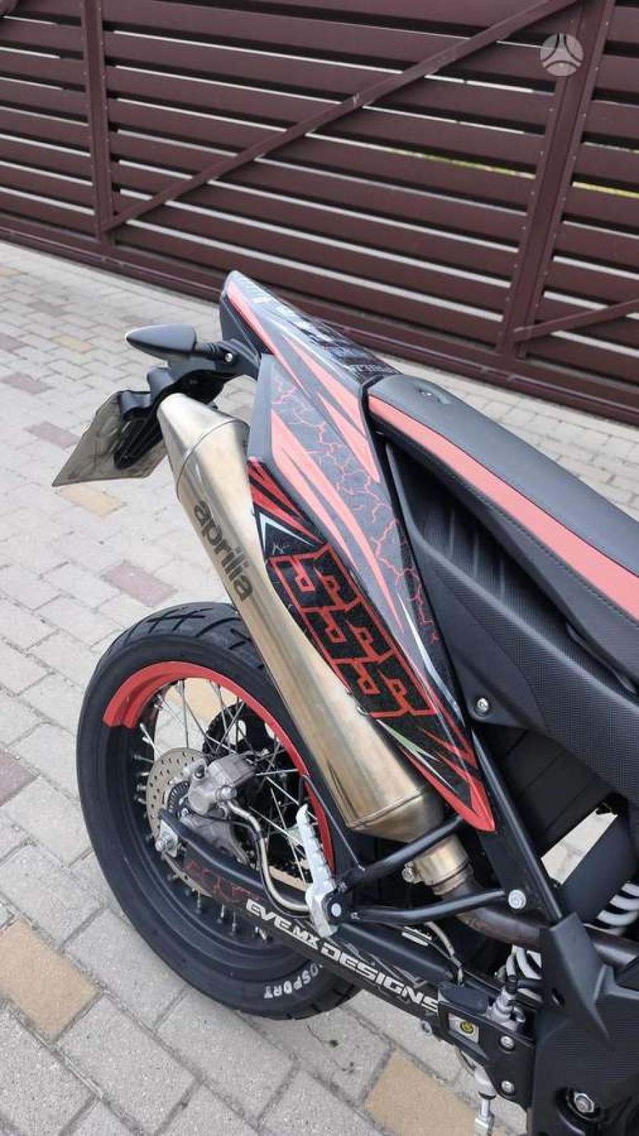 Melns Aprilia SX 2021 Kauņa, ar dzinēja tilpumu 0.12 L un nobraukumu 7 tūkst. km par 2950 €, foto 4 vietnē AUTOMOTO.COM.LV