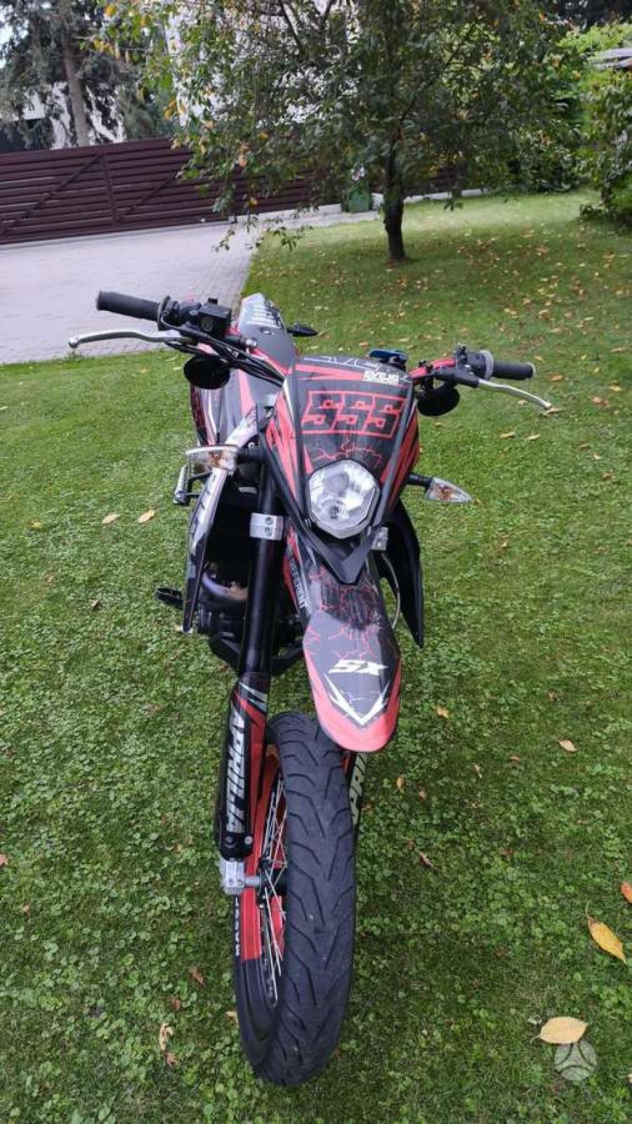 Melns Aprilia SX 2021 Kauņa, ar dzinēja tilpumu 0.12 L un nobraukumu 7 tūkst. km par 2950 €, foto 12 vietnē AUTOMOTO.COM.LV