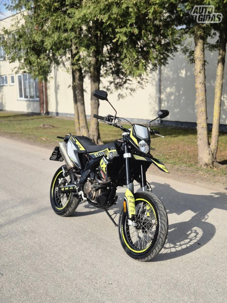 Black Aprilia SX 2022 in Prienai, with an engine capacity of 0.13 L and mileage of 13 thousand km for 1850 €, photo 1 on AUTOMOTO.COM.LV