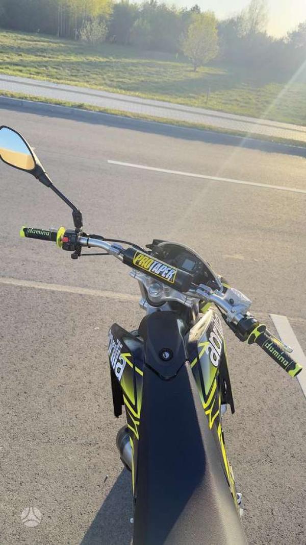 Aprilia SX 2015 Gargždai, ar dzinēja tilpumu 50.00 L un nobraukumu 16 tūkst. km par 1850 €, foto 5 vietnē AUTOMOTO.COM.LV