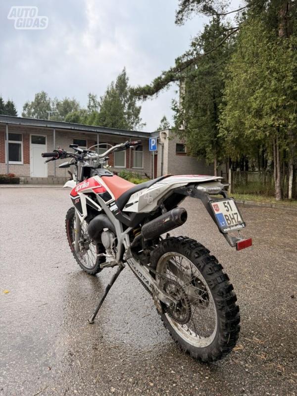 Aprilia SX 2015 Anykščiai, ar dzinēja tilpumu 0.05 L un nobraukumu 0 tūkst. km par 1250 €, foto 4 vietnē AUTOMOTO.COM.LV