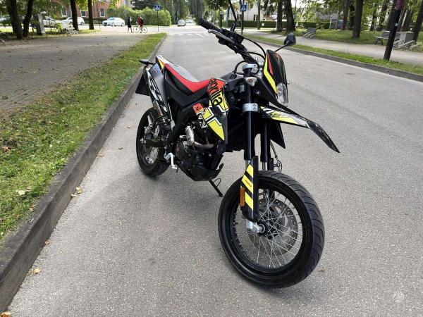 Априлия SX 2023 в Алитус на AUTOMOTO.COM.LV Априлия SX 2023 в Алитус, объемом двигателя 0.13 л и пробегом 12 тыс. км за 2299 €, фото 6 на AUTOMOTO.COM.LV