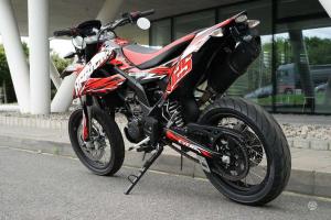 Aprilia SX 2024 Viļņa, ar dzinēja tilpumu 0.13 L un nobraukumu 16 tūkst. km par 2290 €, foto 8 vietnē AUTOMOTO.COM.LV