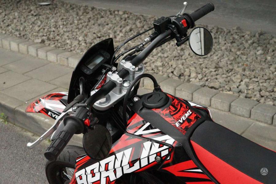 Aprilia SX 2024 Viļņa, ar dzinēja tilpumu 0.13 L un nobraukumu 16 tūkst. km par 2290 €, foto 14 vietnē AUTOMOTO.COM.LV
