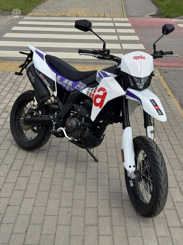 Aprilia SX 2025 Alīta, ar dzinēja tilpumu 0.13 L un nobraukumu 3 tūkst. km par 3450 €, foto 1 vietnē AUTOMOTO.COM.LV