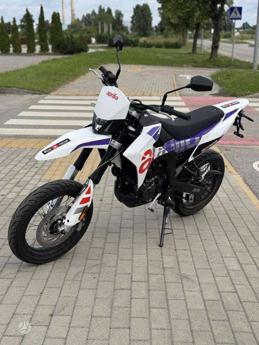 Aprilia SX 2025 Alīta, ar dzinēja tilpumu 0.13 L un nobraukumu 3 tūkst. km par 3450 €, foto 3 vietnē AUTOMOTO.COM.LV