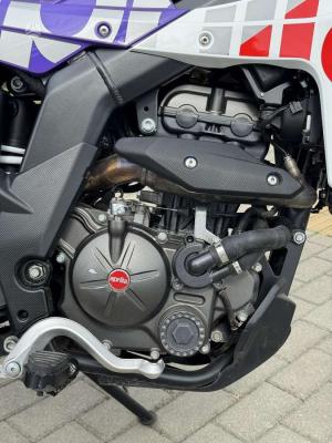 Aprilia SX 2025 Alīta, ar dzinēja tilpumu 0.13 L un nobraukumu 3 tūkst. km par 3450 €, foto 6 vietnē AUTOMOTO.COM.LV