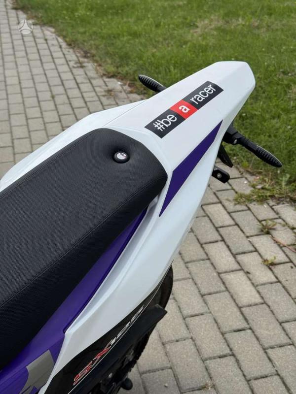 Aprilia SX 2025 Alīta, ar dzinēja tilpumu 0.13 L un nobraukumu 3 tūkst. km par 3450 €, foto 9 vietnē AUTOMOTO.COM.LV