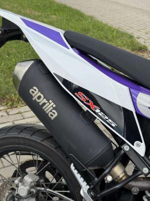 Aprilia SX 2025 Alīta, ar dzinēja tilpumu 0.13 L un nobraukumu 3 tūkst. km par 3450 €, foto 12 vietnē AUTOMOTO.COM.LV