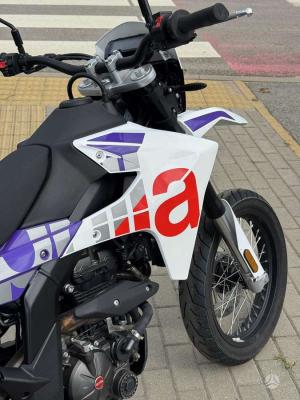 Aprilia SX 2025 Alīta, ar dzinēja tilpumu 0.13 L un nobraukumu 3 tūkst. km par 3450 €, foto 13 vietnē AUTOMOTO.COM.LV