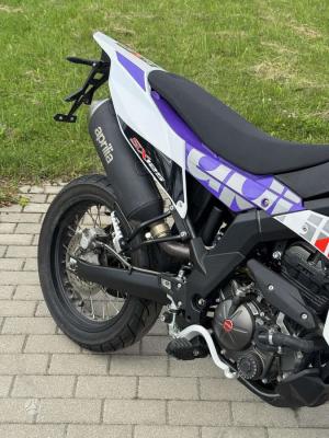 Aprilia SX 2025 Alīta, ar dzinēja tilpumu 0.13 L un nobraukumu 3 tūkst. km par 3450 €, foto 14 vietnē AUTOMOTO.COM.LV