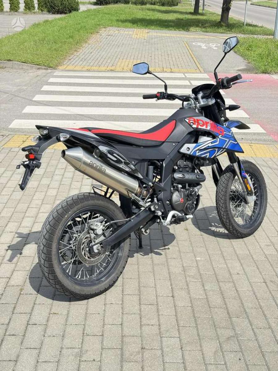 Aprilia SX 2025 Alīta, ar dzinēja tilpumu 0.13 L un nobraukumu 4 tūkst. km par 2999 €, foto 4 vietnē AUTOMOTO.COM.LV