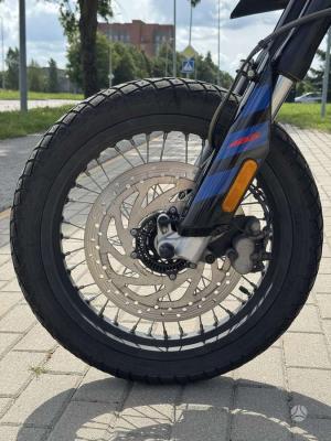 Aprilia SX 2025 Alīta, ar dzinēja tilpumu 0.13 L un nobraukumu 4 tūkst. km par 2999 €, foto 9 vietnē AUTOMOTO.COM.LV