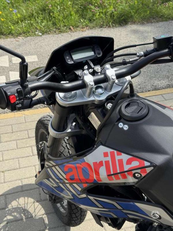 Aprilia SX 2025 Alīta, ar dzinēja tilpumu 0.13 L un nobraukumu 4 tūkst. km par 2999 €, foto 9 vietnē AUTOMOTO.COM.LV