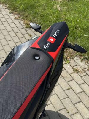 Aprilia SX 2025 Alīta, ar dzinēja tilpumu 0.13 L un nobraukumu 4 tūkst. km par 2999 €, foto 11 vietnē AUTOMOTO.COM.LV