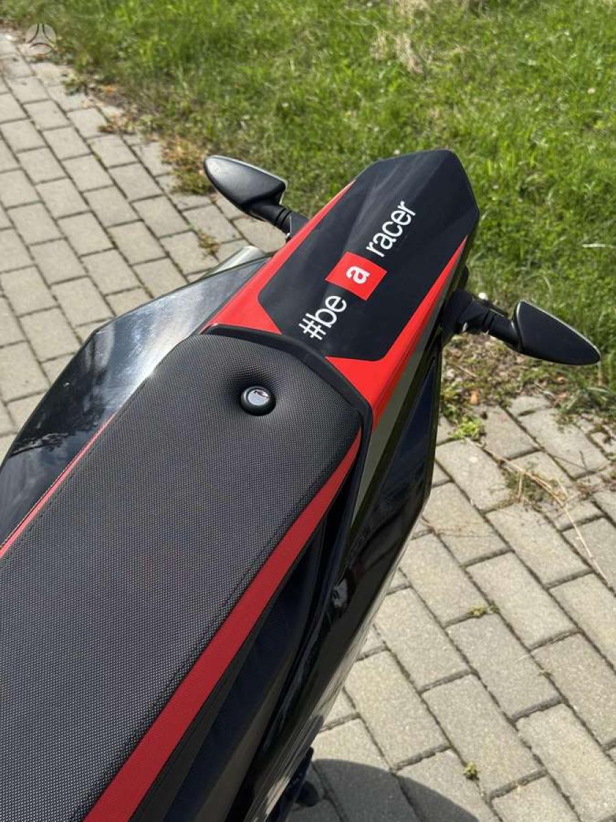 Aprilia SX 2025 Alīta, ar dzinēja tilpumu 0.13 L un nobraukumu 4 tūkst. km par 2999 €, foto 11 vietnē AUTOMOTO.COM.LV
