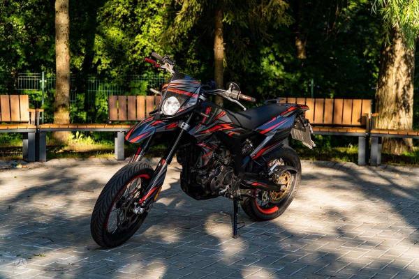 Red Aprilia SX 2021 in Kaunas, with an engine capacity of 0.13 L and mileage of 24 thousand km for 3000 €, photo 1 on AUTOMOTO.COM.LV