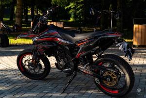 Red Aprilia SX 2021 in Kaunas, with an engine capacity of 0.13 L and mileage of 24 thousand km for 3000 €, photo 6 on AUTOMOTO.COM.LV
