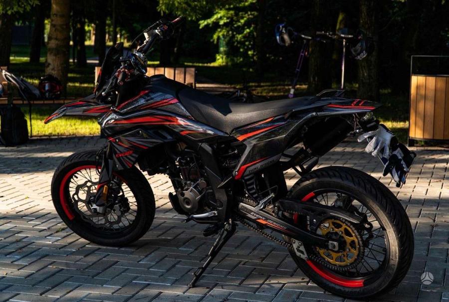 Red Aprilia SX 2021 in Kaunas, with an engine capacity of 0.13 L and mileage of 24 thousand km for 3000 €, photo 6 on AUTOMOTO.COM.LV