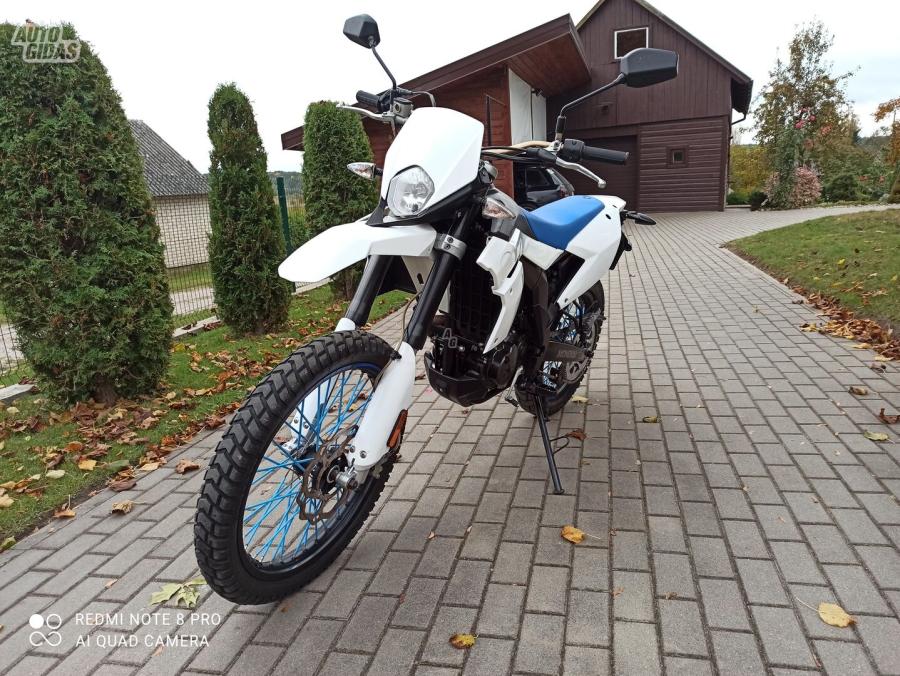 White Aprilia SX 2020 in Jurbarkas, with an engine capacity of 0.13 L and mileage of 27 thousand km for 1780 €, photo 1 on AUTOMOTO.COM.LV