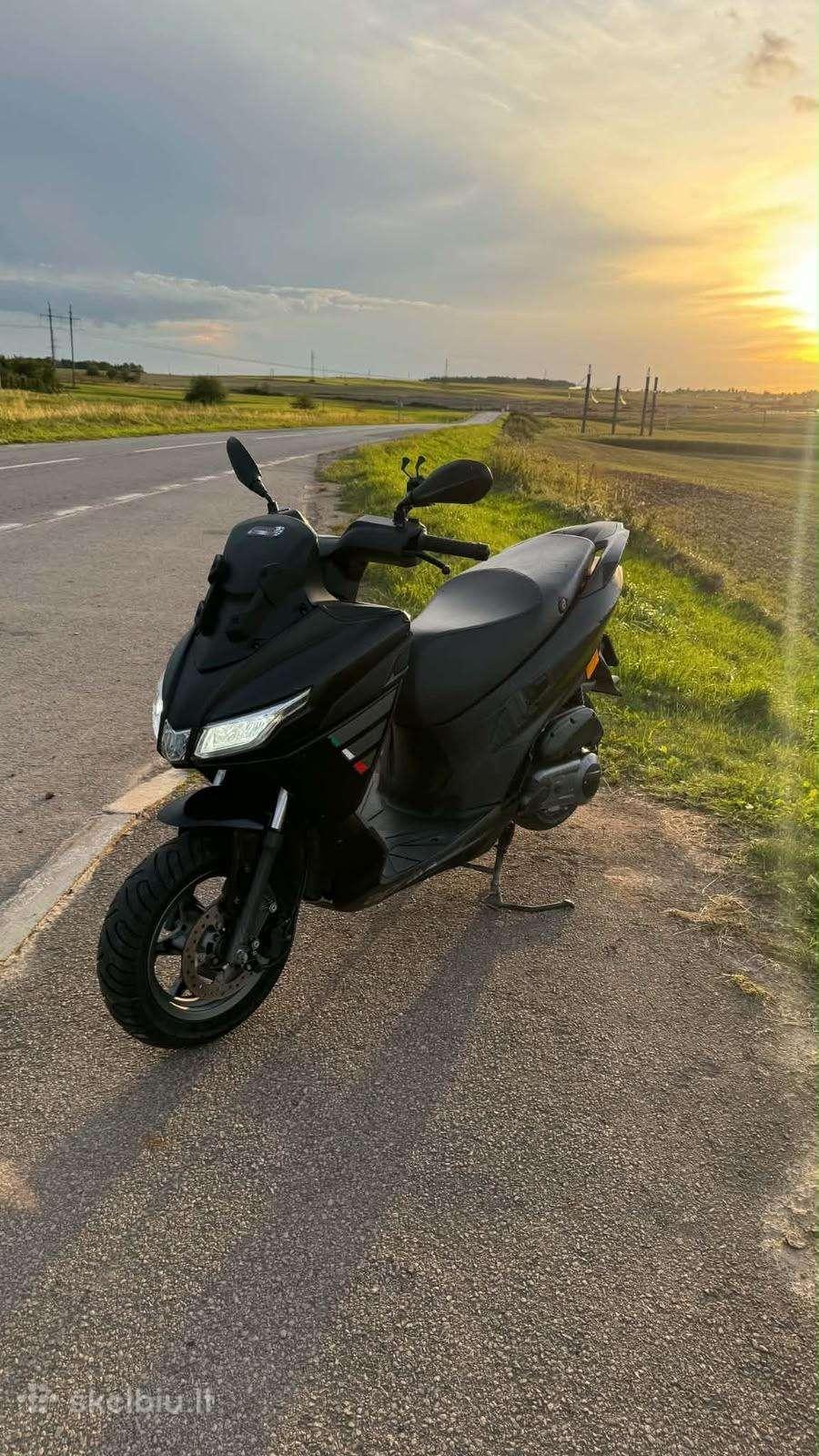 Melns Aprilia SXR 2022 Jonava, ar dzinēja tilpumu 0.00 L un nobraukumu 10 tūkst. km par 1500 €, foto 6 vietnē AUTOMOTO.COM.LV