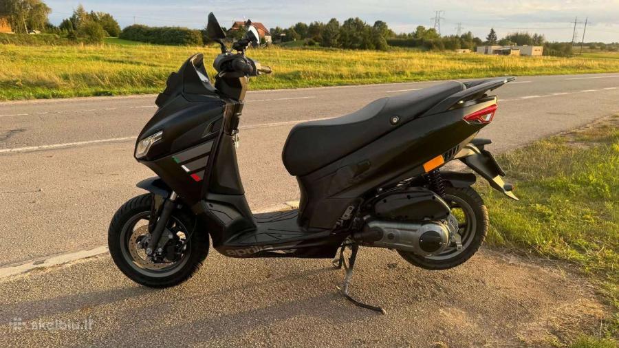 Melns Aprilia SXR 2022 Jonava, ar dzinēja tilpumu 0.00 L un nobraukumu 10 tūkst. km par 1500 €, foto 9 vietnē AUTOMOTO.COM.LV