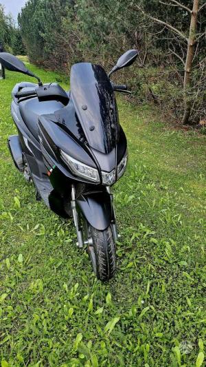 Melns Aprilia SXR 2023 Mažeikiai, ar dzinēja tilpumu 0.00 L un nobraukumu 6 tūkst. km par 2000 €, foto 3 vietnē AUTOMOTO.COM.LV