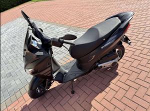 Melns Aprilia SXR 2025 Kauņa, ar dzinēja tilpumu 50.00 L un nobraukumu 1 tūkst. km par 2000 €, foto 3 vietnē AUTOMOTO.COM.LV