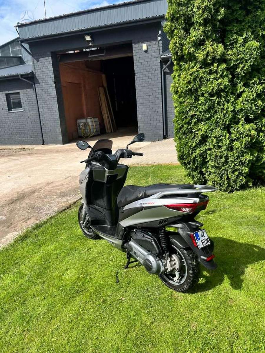 Pelēks Aprilia SXR 2023 Klaipėda, ar dzinēja tilpumu 50.00 L un nobraukumu 11 tūkst. km par 1850 €, foto 3 vietnē AUTOMOTO.COM.LV