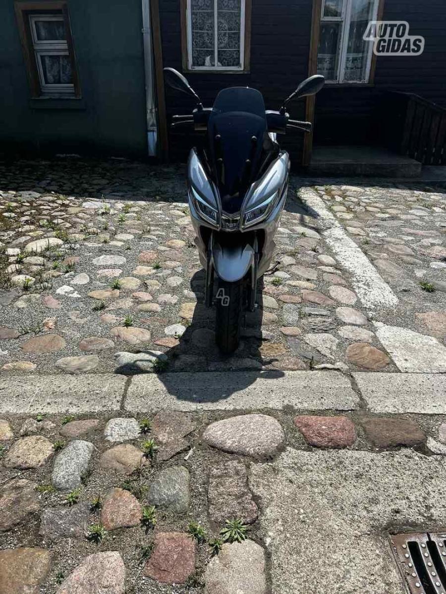 Grey Aprilia SXR 2024 in Kaunas, with an engine capacity of 0.05 L and mileage of 2 thousand km for 2150 €, photo 4 on AUTOMOTO.COM.LV