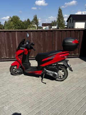 Red Aprilia SXR 2021 in Klaipeda, with an engine capacity of 50.00 L and mileage of 7 thousand km for 2050 €, photo  on AUTOMOTO.COM.LV