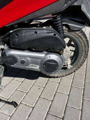 Sarkans Aprilia SXR 2021 Klaipėda, ar dzinēja tilpumu 50.00 L un nobraukumu 7 tūkst. km par 2050 €, foto 5 vietnē AUTOMOTO.COM.LV