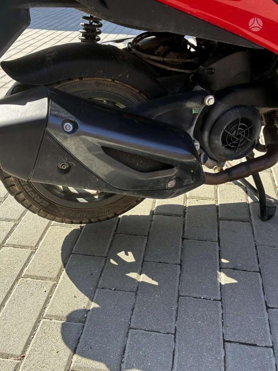 Sarkans Aprilia SXR 2021 Klaipėda, ar dzinēja tilpumu 50.00 L un nobraukumu 7 tūkst. km par 2050 €, foto 9 vietnē AUTOMOTO.COM.LV