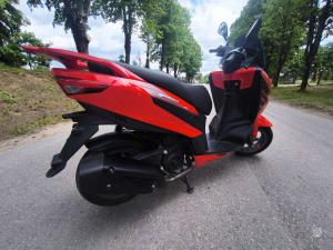 Красный Априлия SXR 2022 в Каунас, объемом двигателя 49.00 л и пробегом 7 тыс. км за 2000 €, фото 3 на AUTOMOTO.COM.LV