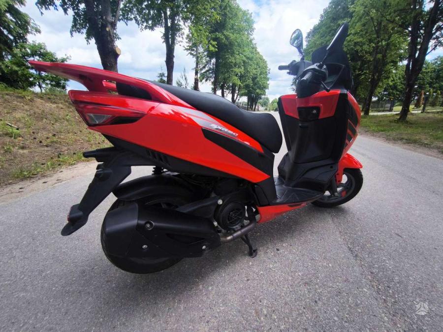 Красный Априлия SXR 2022 в Каунас, объемом двигателя 49.00 л и пробегом 7 тыс. км за 2000 €, фото 3 на AUTOMOTO.COM.LV