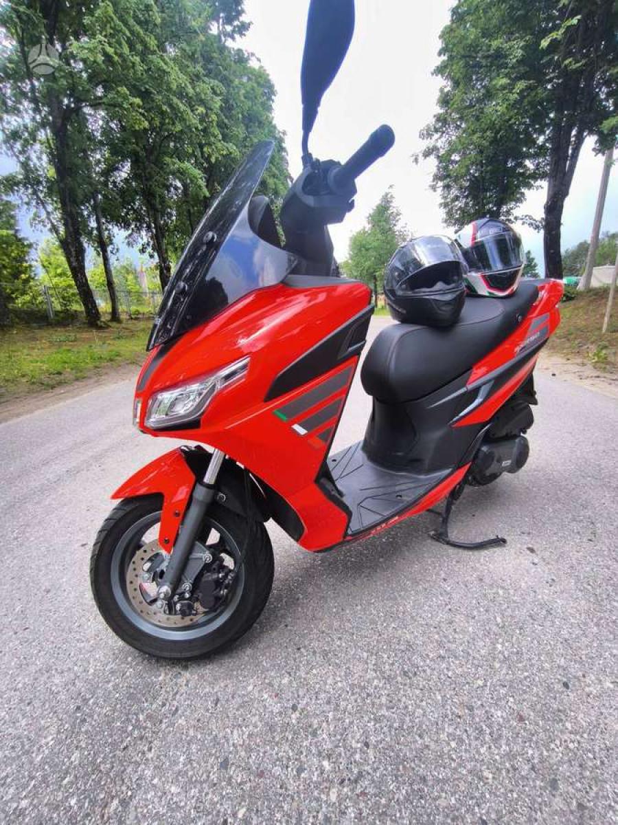 Красный Априлия SXR 2022 в Каунас, объемом двигателя 49.00 л и пробегом 7 тыс. км за 2000 €, фото 9 на AUTOMOTO.COM.LV