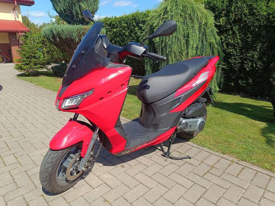 Red Aprilia SXR 2024 in Kaunas, with an engine capacity of 49.00 L and mileage of 2 thousand km for 1850 €, photo 3 on AUTOMOTO.COM.LV