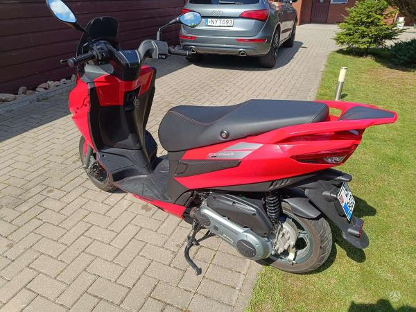 Sarkans Aprilia SXR 2024 Kauņa, ar dzinēja tilpumu 49.00 L un nobraukumu 2 tūkst. km par 1850 €, foto 3 vietnē AUTOMOTO.COM.LV