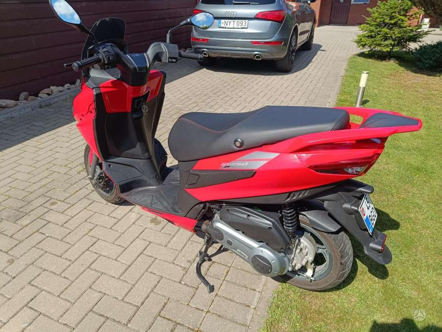 Red Aprilia SXR 2024 in Kaunas, with an engine capacity of 49.00 L and mileage of 2 thousand km for 1850 €, photo 4 on AUTOMOTO.COM.LV