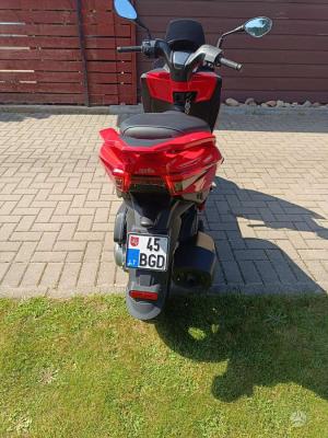 Red Aprilia SXR 2024 in Kaunas, with an engine capacity of 49.00 L and mileage of 2 thousand km for 1850 €, photo 5 on AUTOMOTO.COM.LV